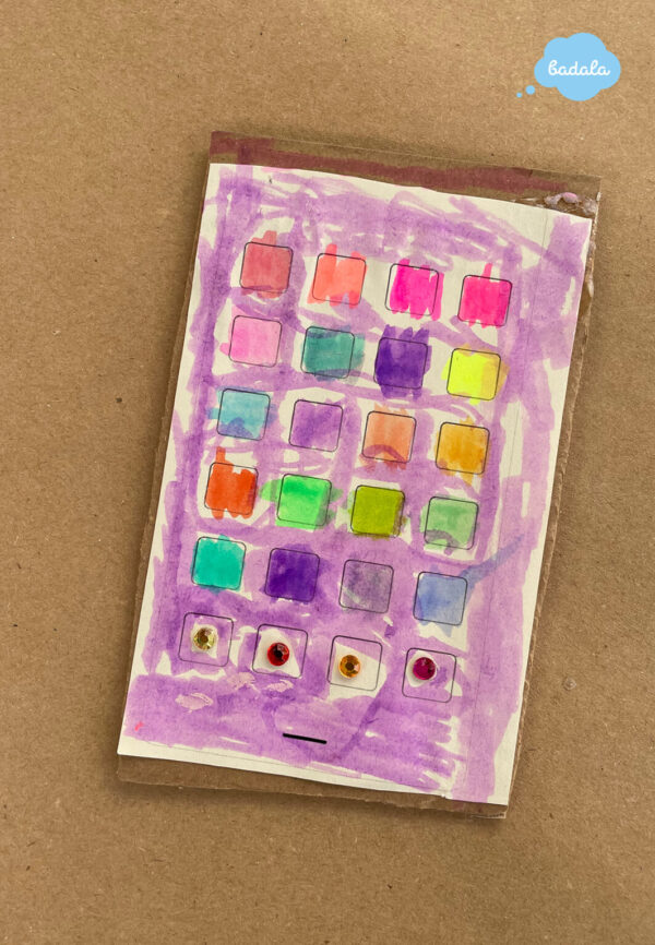 Ein Smartphone aus Karton – BADALA Sticker